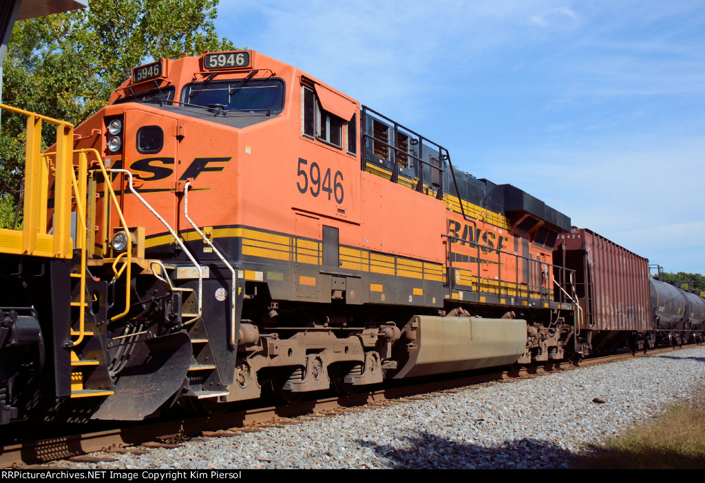 BNSF 5946